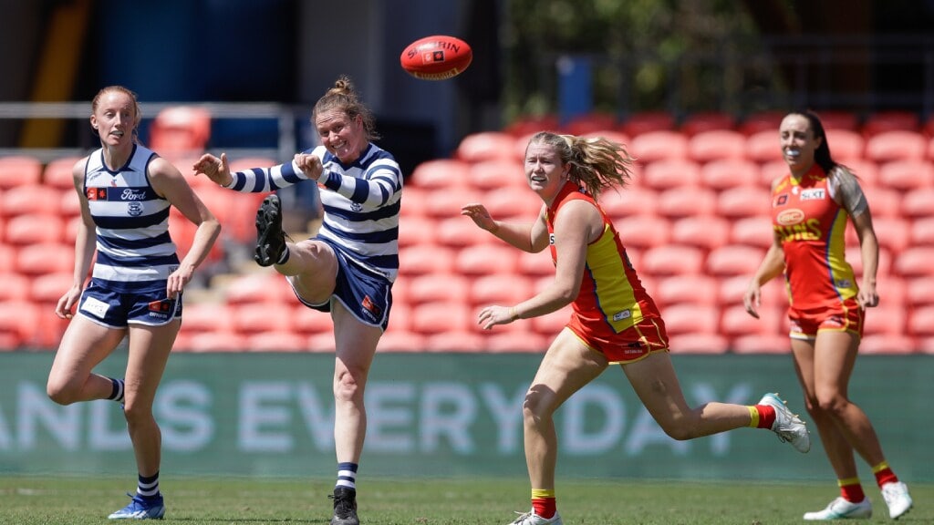 Scott strikes it pure with brilliant opener