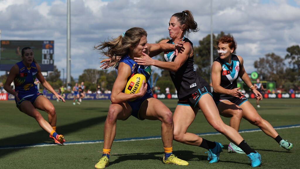 Don’t argue with Ella: Eagles run with Roberts