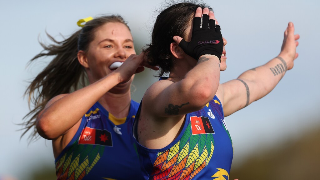 Roux rocks home crowd with first in new colours