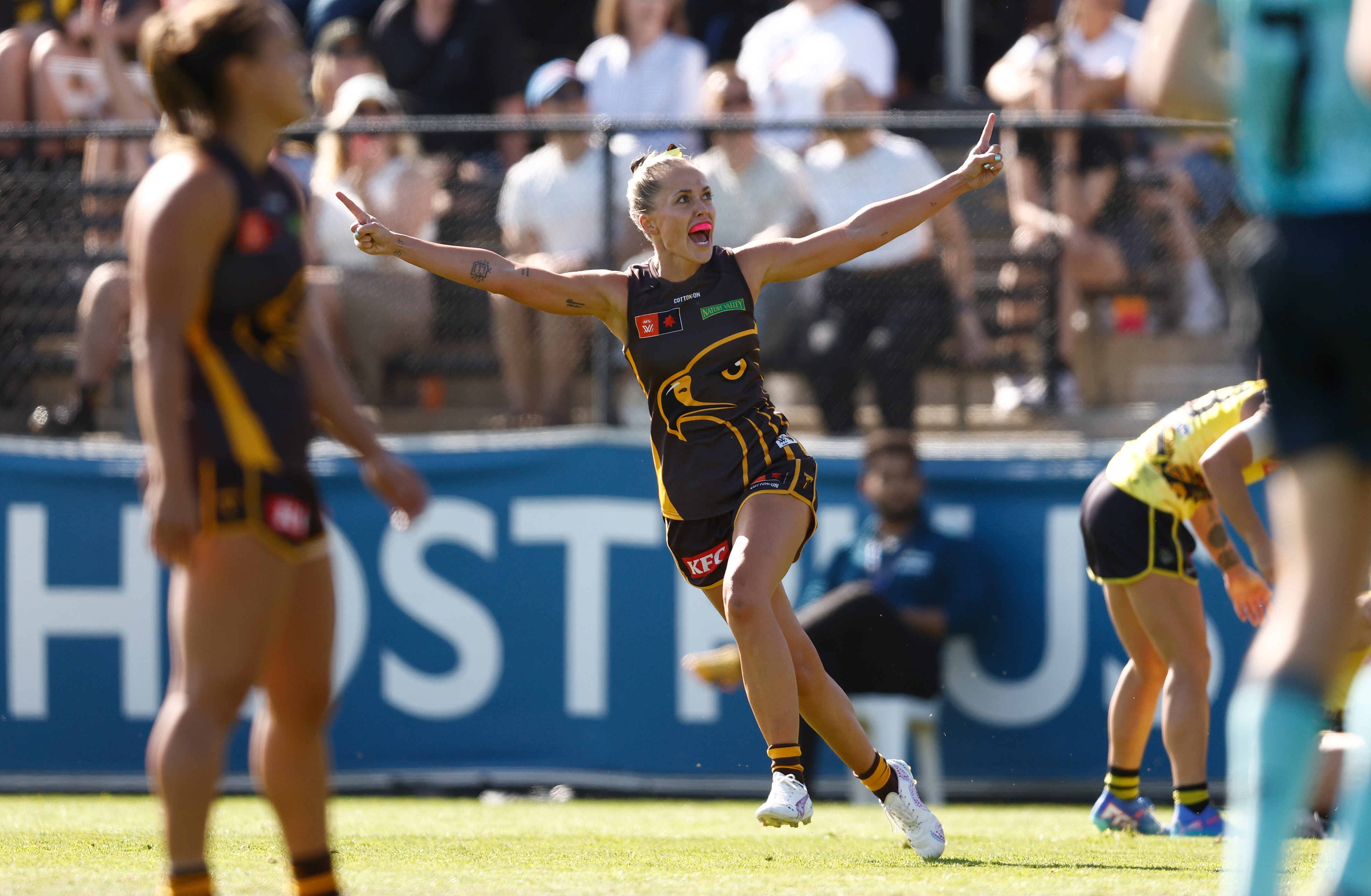 Hawks surge late to overcome Tigers and win $1m prize, earn home final