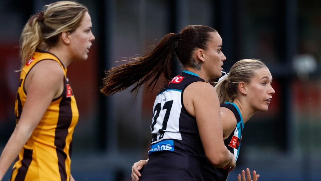 Houghton gathers own handball to set up sweet opener