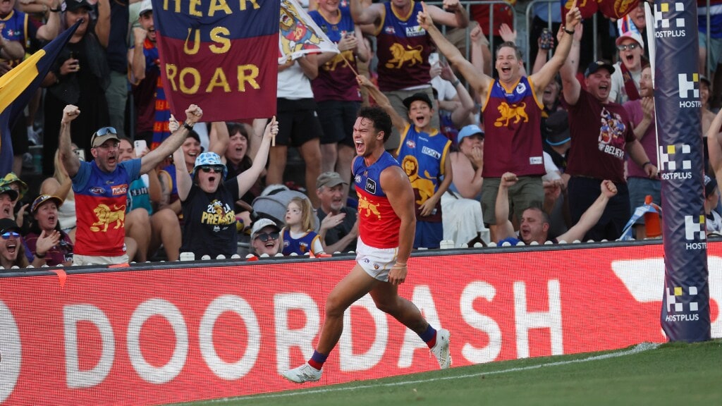 Rayner raises the roof with monster grab