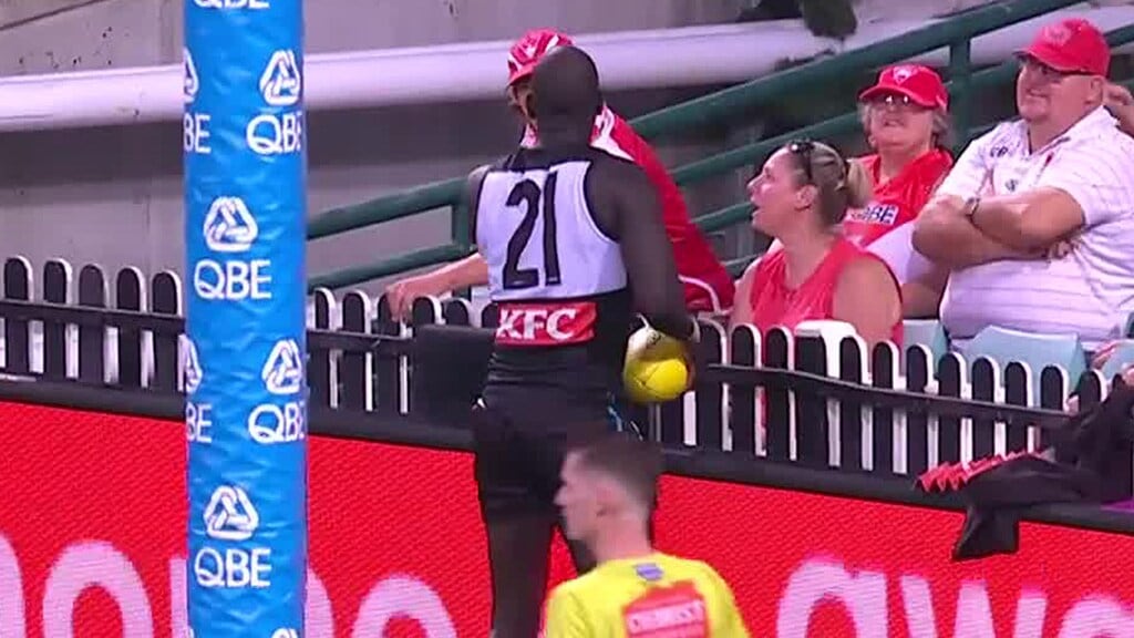 Aliir's angry reaction as fan throws item over fence