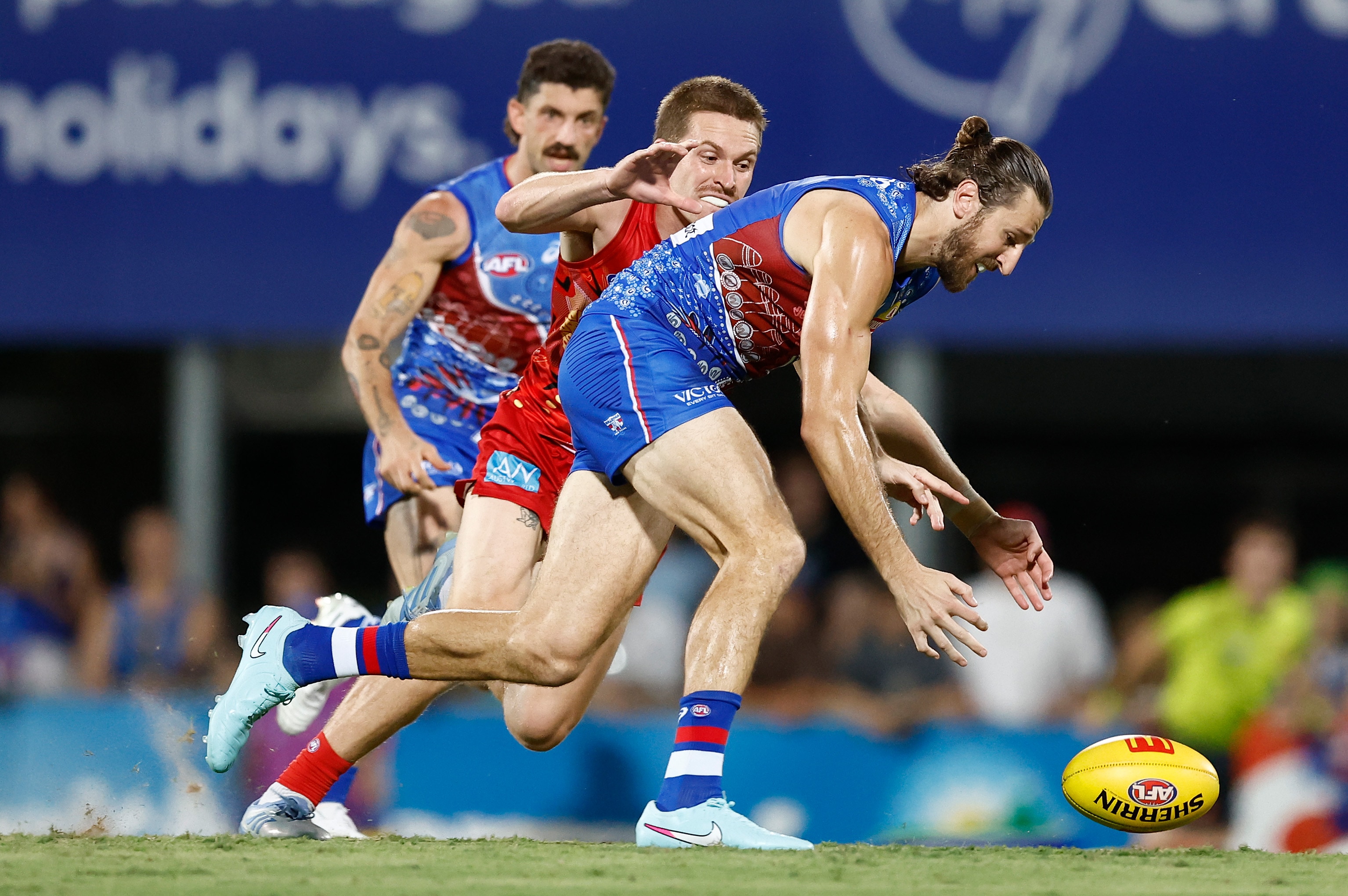 Final teams in for Showdown, huge Darwin clash. Follow them LIVE