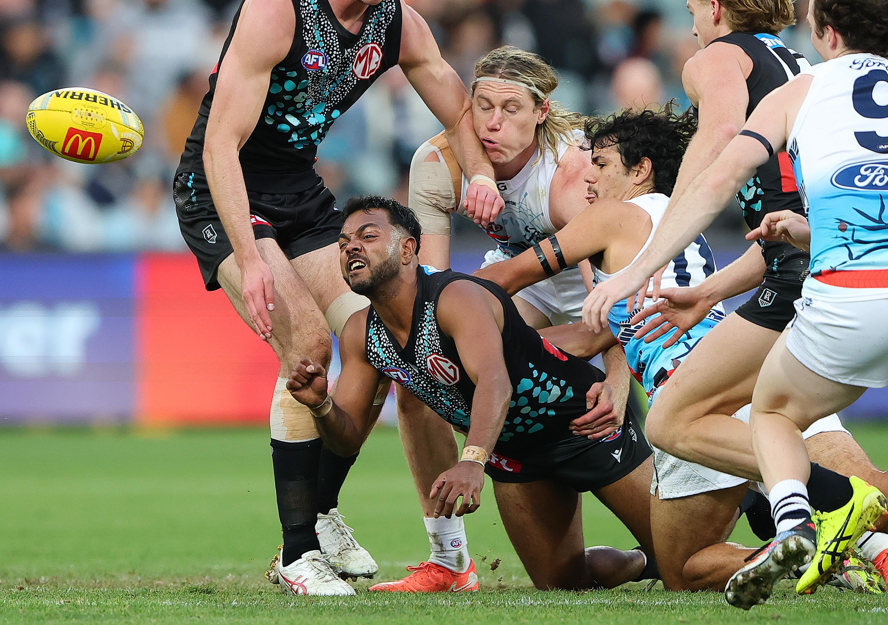 'Trying to make change': Hinkley attempts to defuse Rioli, Bulldogs tension