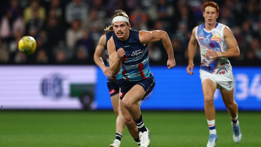 Cheers and jeers as Smith helps spark Jezza’s opener