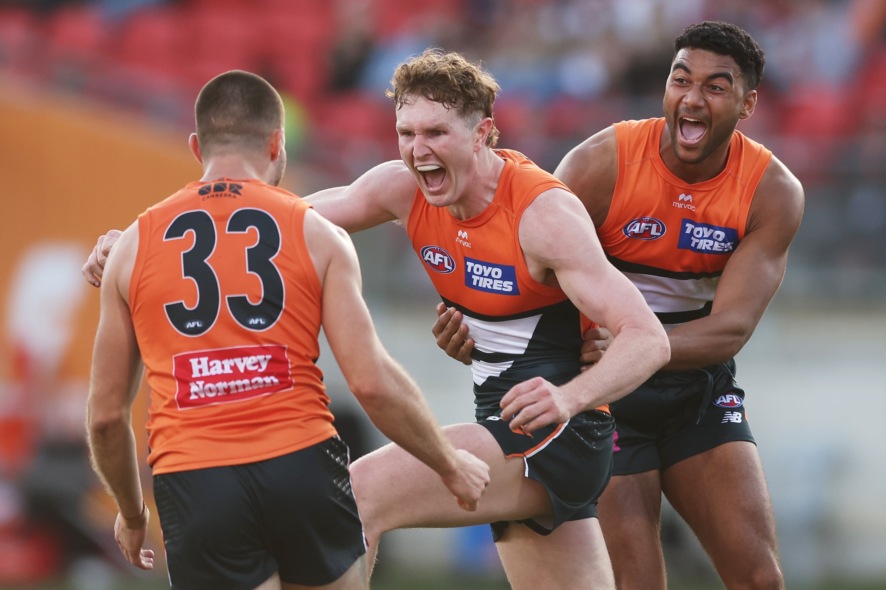 Fanvan lilibet saunders this lady has an appealing physique