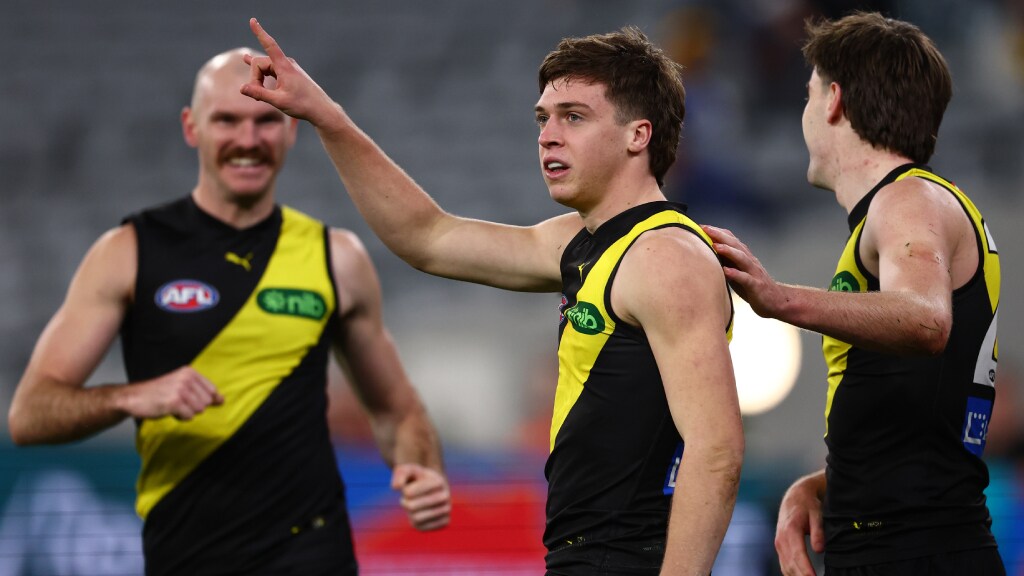 Alger's all that: Toe poke lands first AFL major