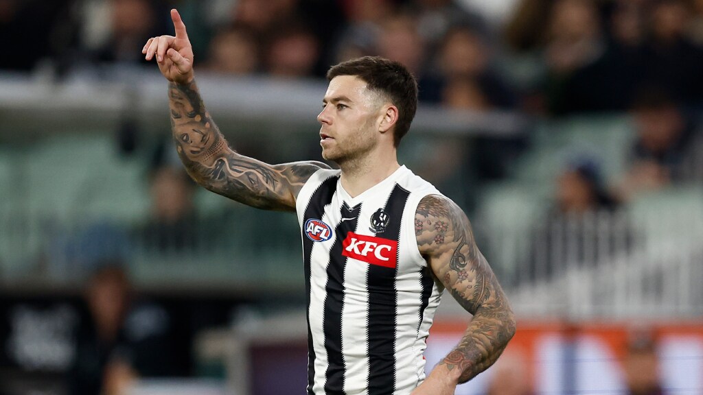 ‘Guess who?’: Elliott everywhere as Pies explode