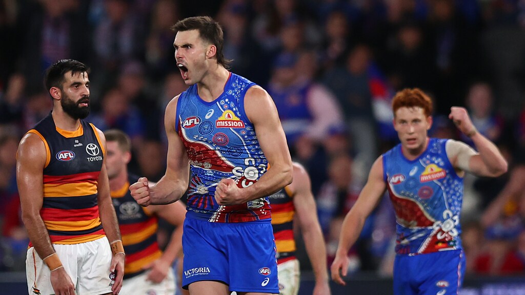 Darcy defies logic with basketball dribble before kicking truly
