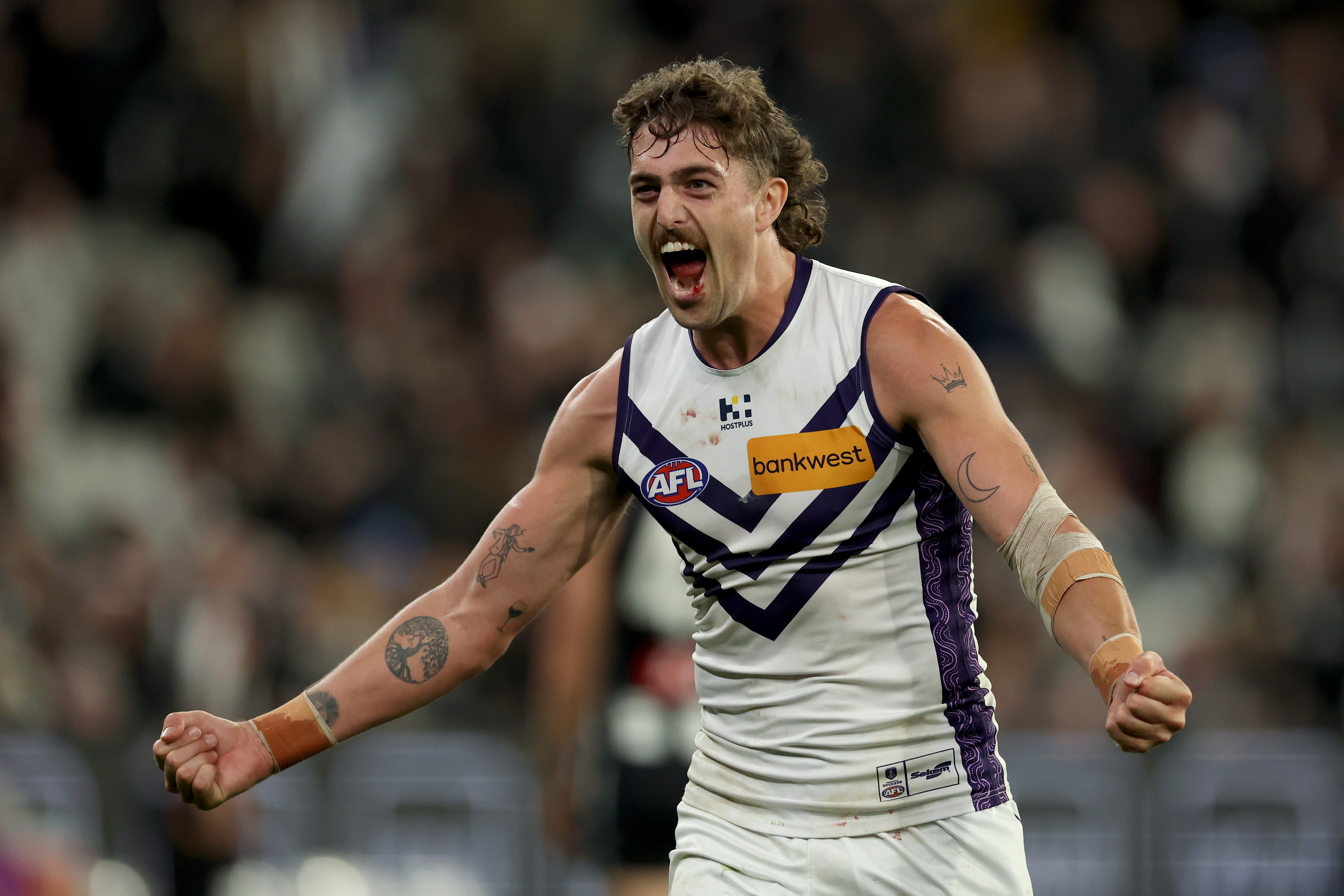 Freo flexes premiership muscles in thrilling win over Magpies
