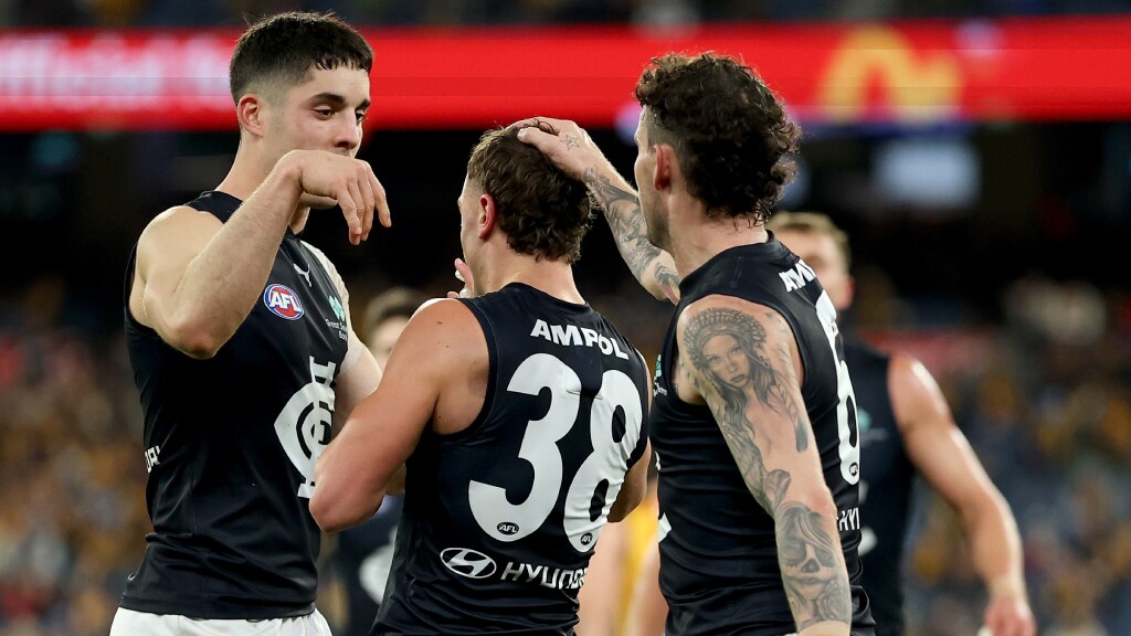 Small forwards Motlop and White show some fight