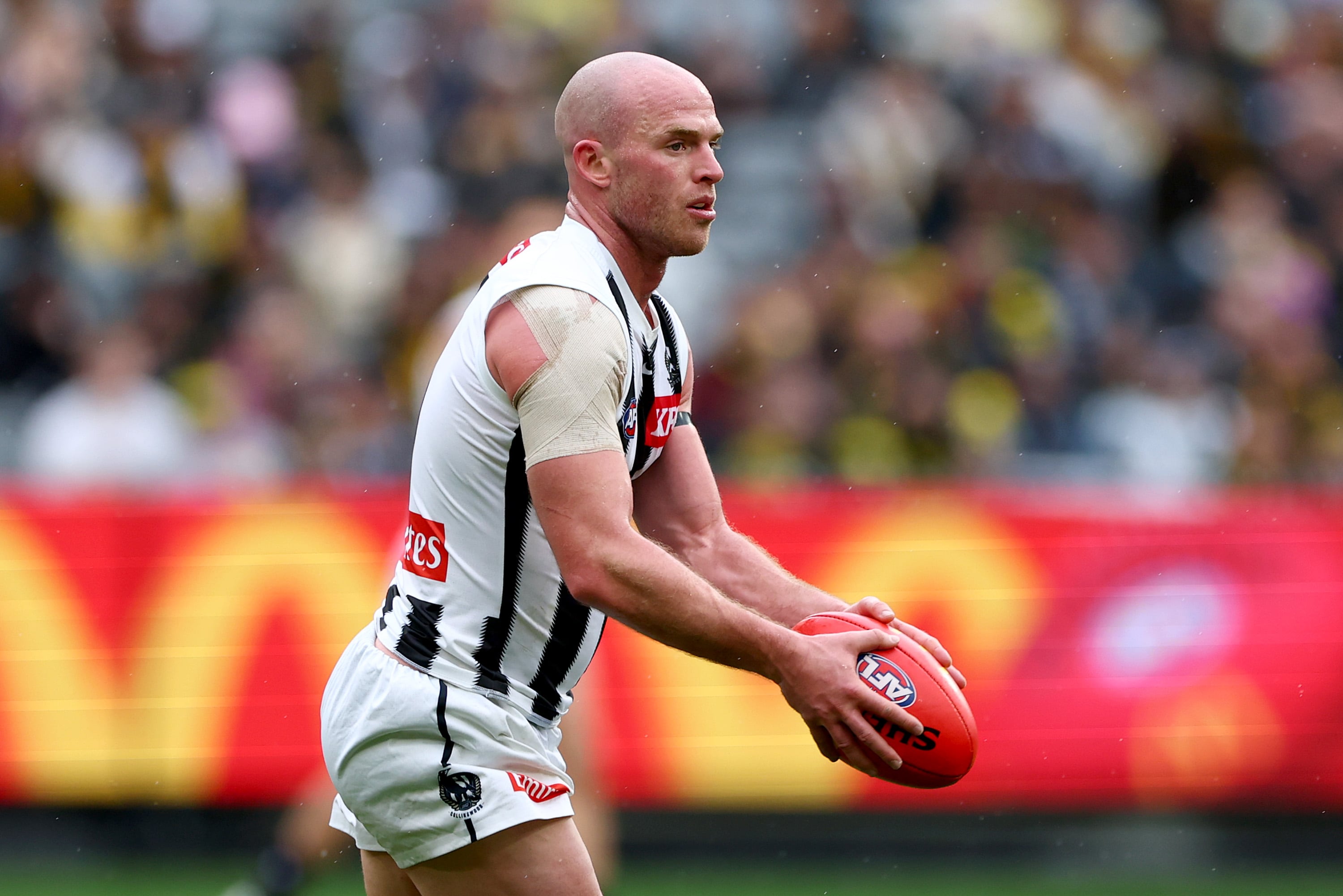 Former Brownlow medallist officially retires after three-club career