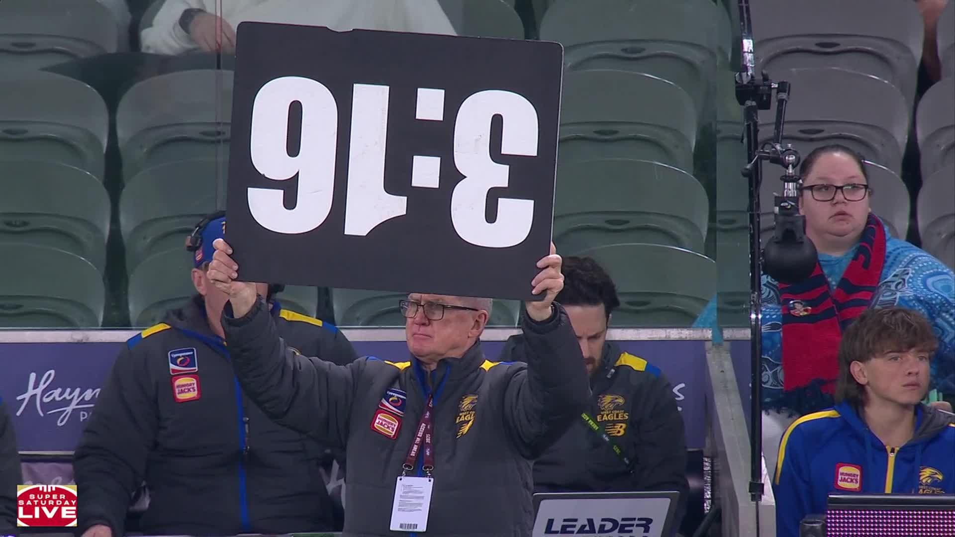 'Almost sums up the Eagles’ season': Bench sign baffles commentators