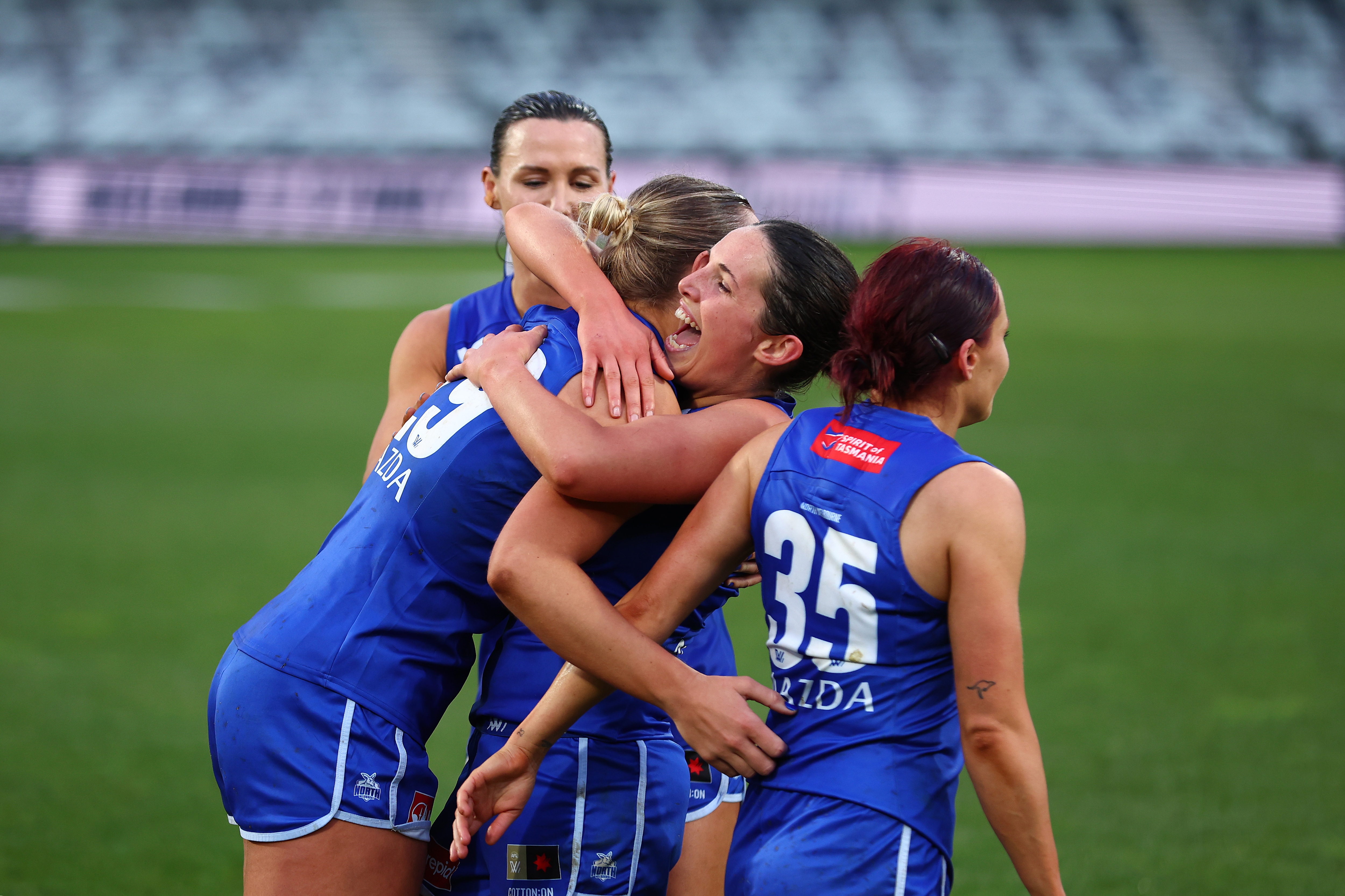 Roos romp home against Cats, start flag defence in fine form