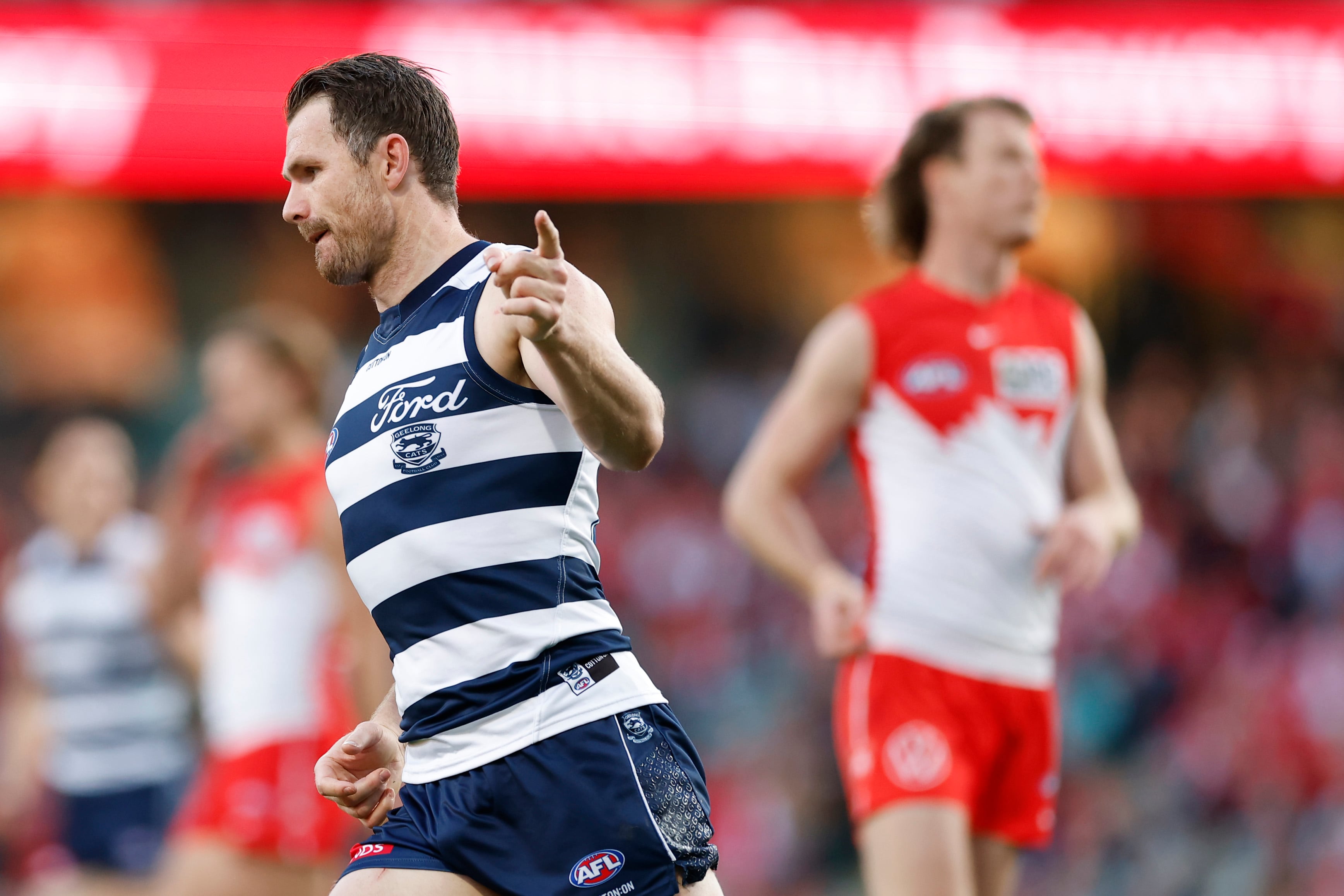 Cameron goalless but classy Cats sink Swans as top two looms