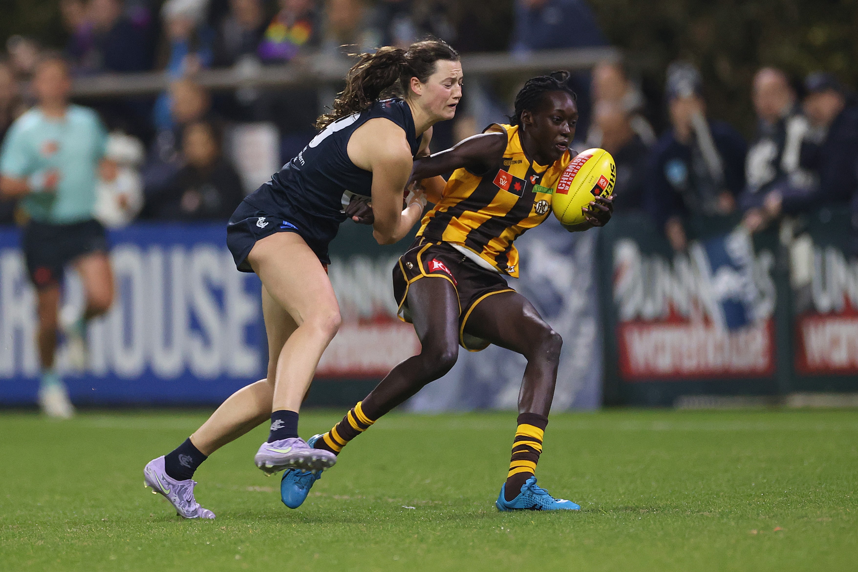 'Way too hot': Hawks coach weighs in on umpiring change
