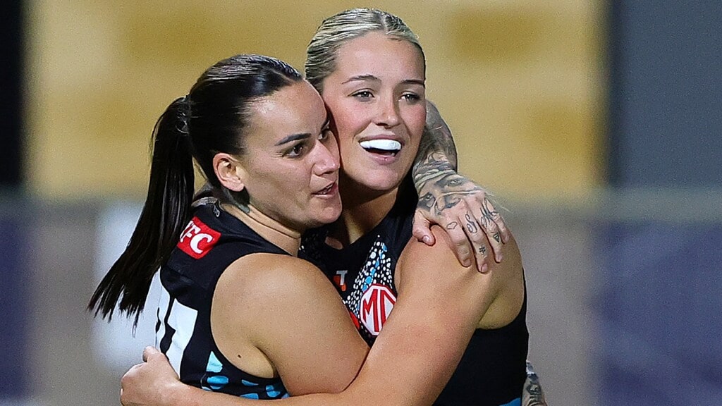 Vintage Gemma: All four goals as Houghton delivers for the Power