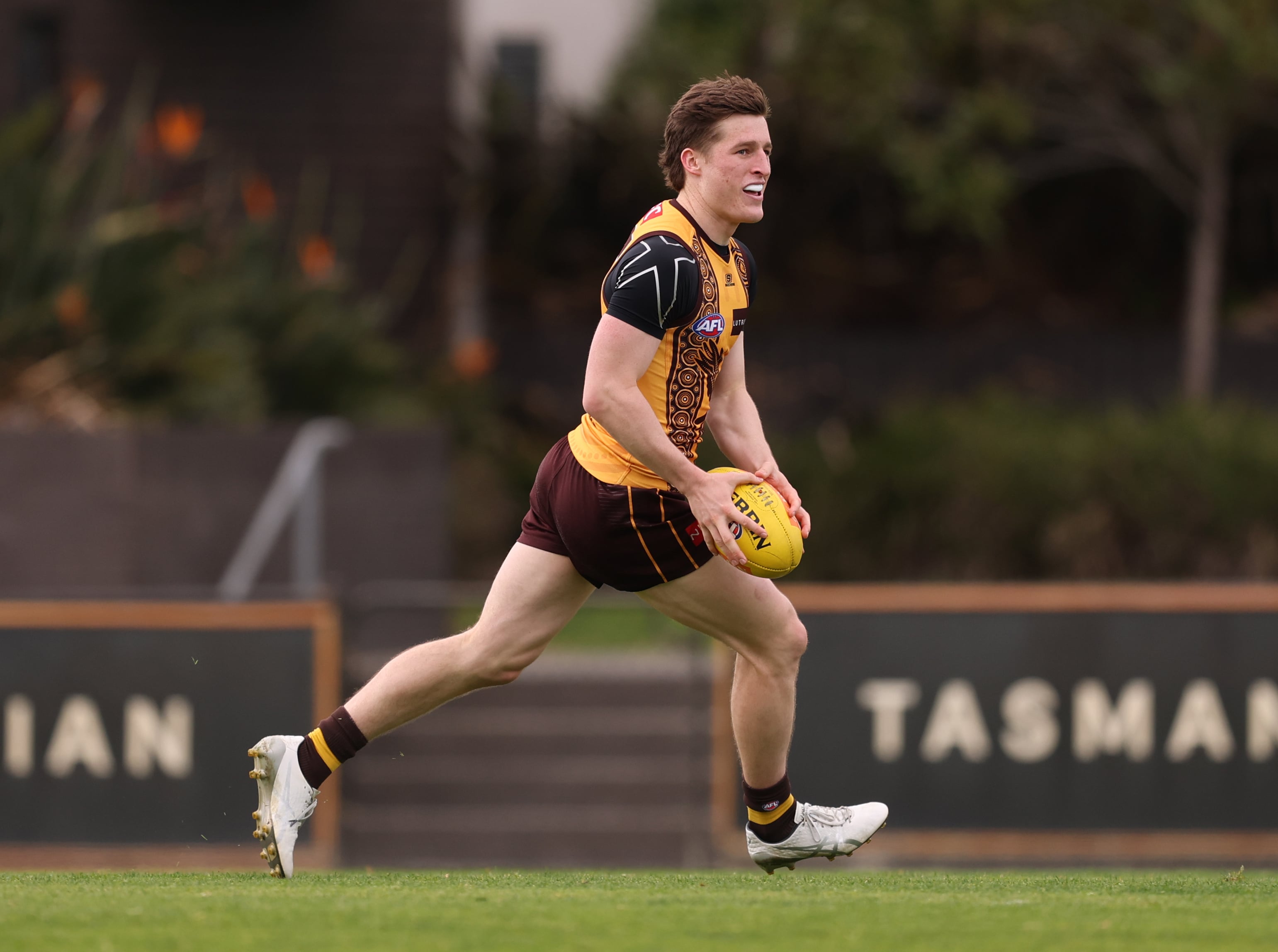Hawks midfielder makes early statement, key pair train away from main group