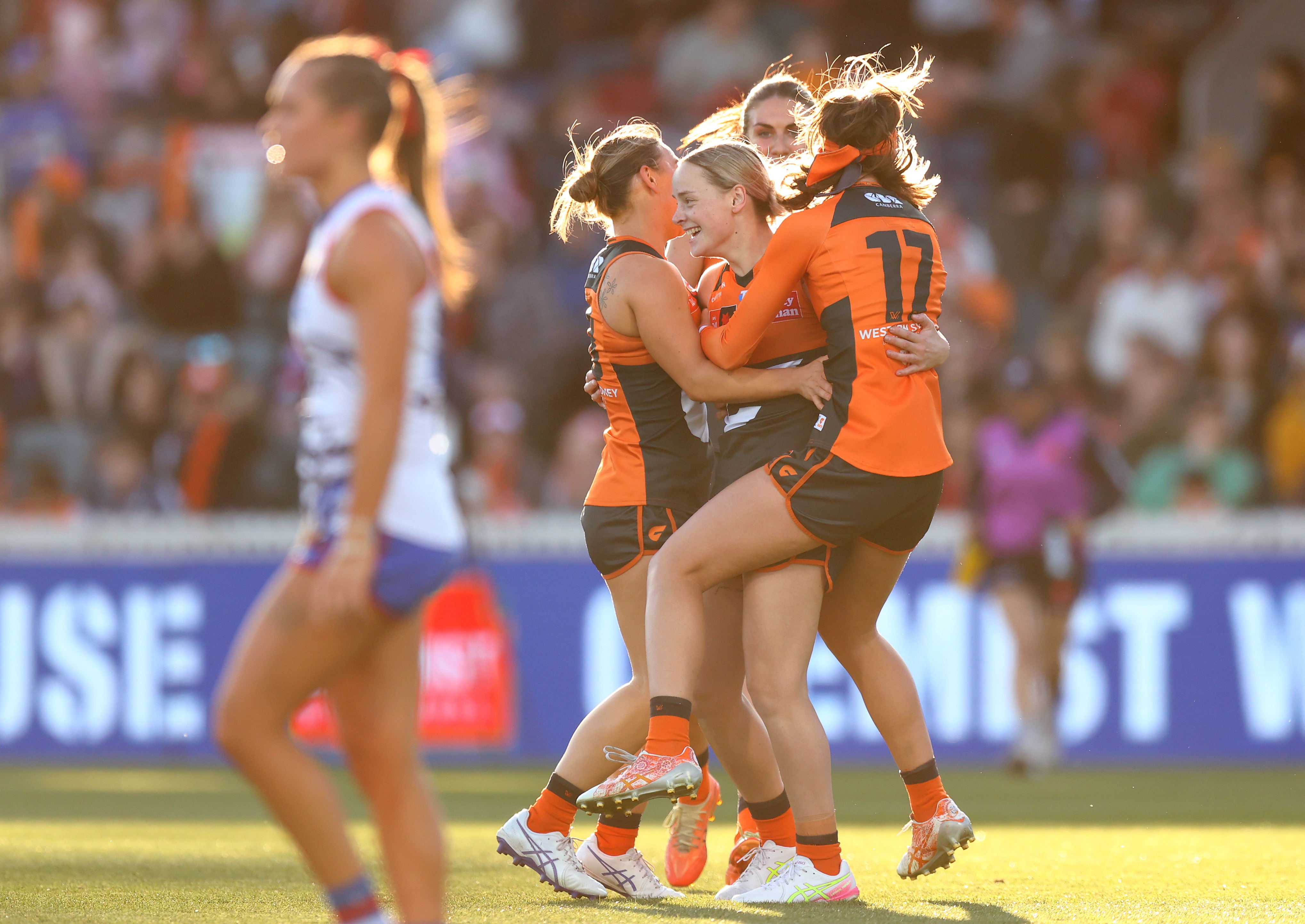Giants break 378-day drought with gutsy win over Dogs