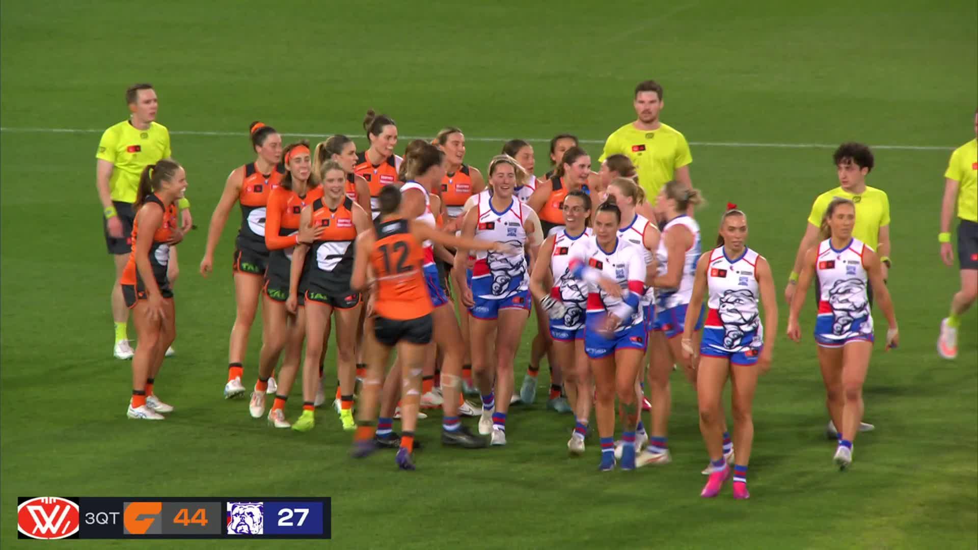 Scuffle breaks out as siren sounds, players swarm