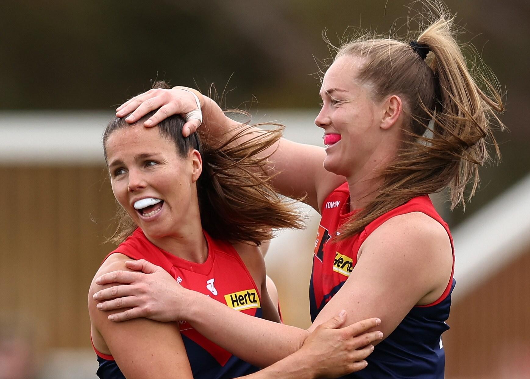 Zanker the Daisy-cutter as dominant Demons down Pearce's Eagles