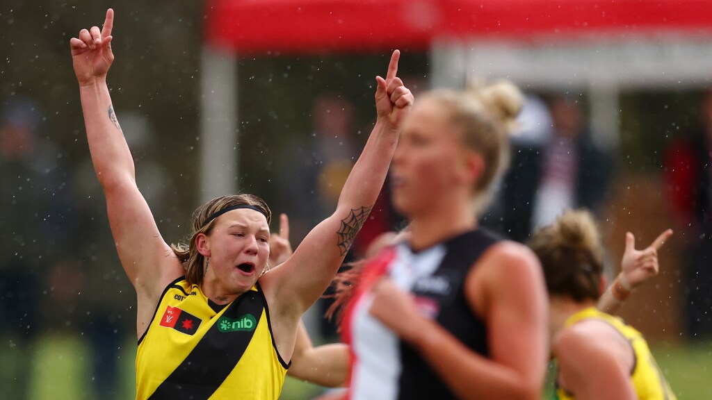 Spectacular Scott snap gives Tigers perfect start