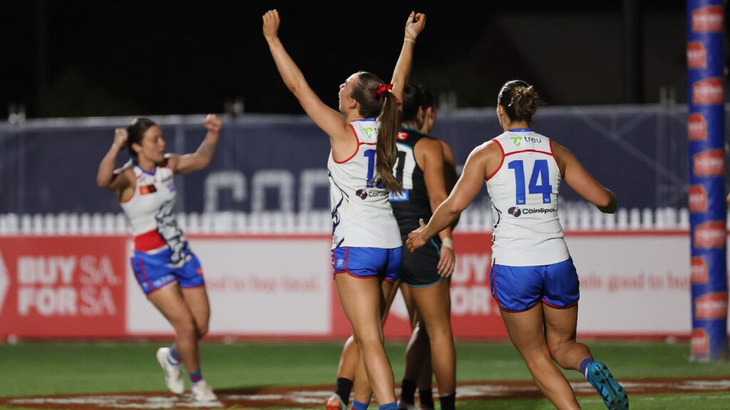 Hartwig stuns Power with two in a flash