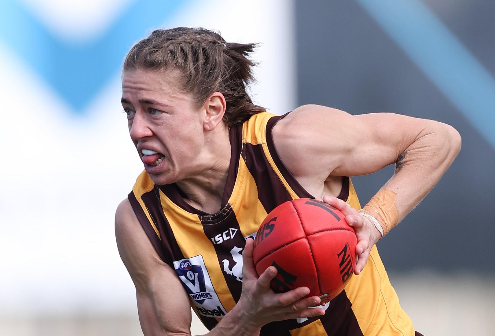Hawks sign top-up after mid-season 'mutual delisting' of draftee