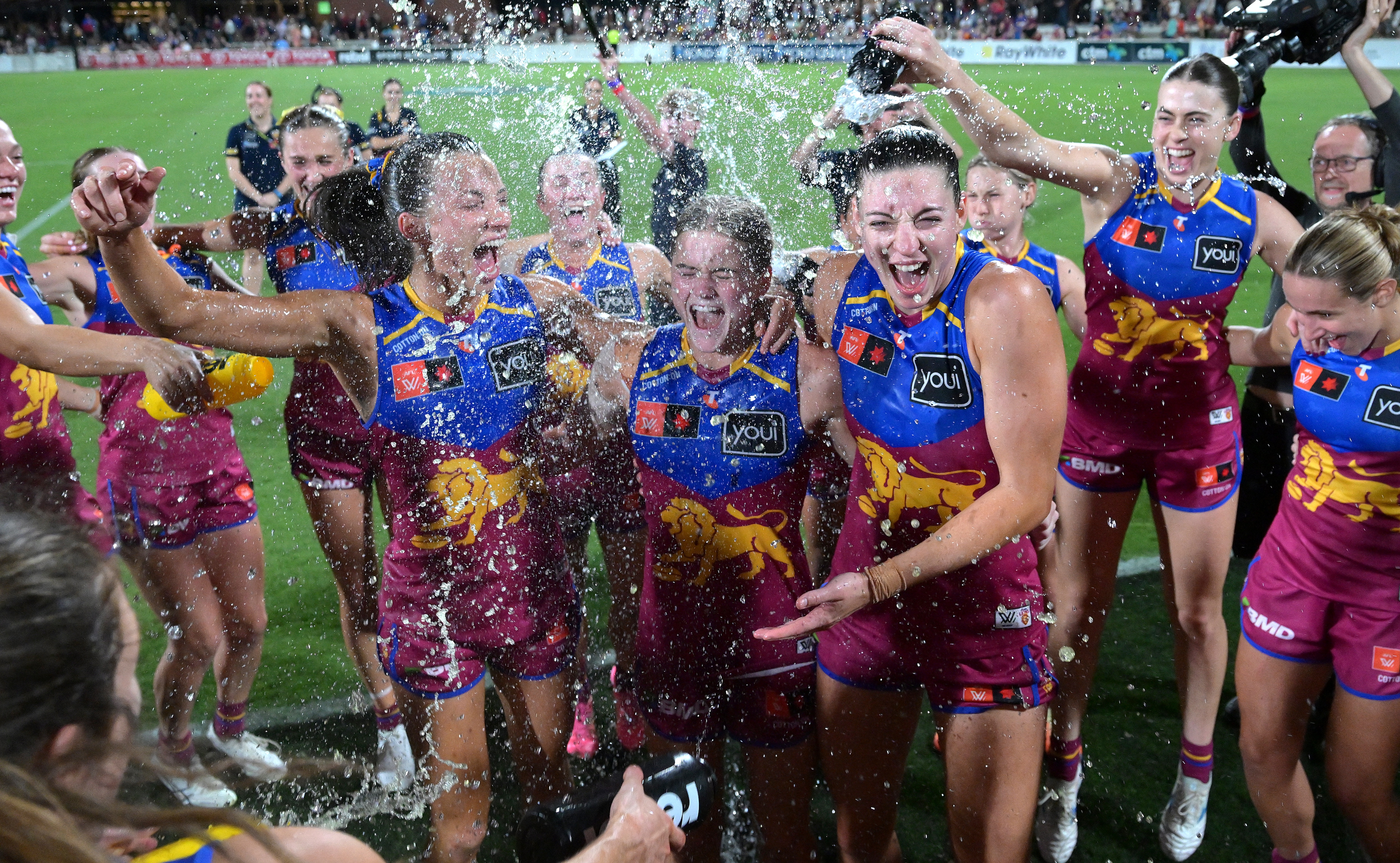 They're BACK: Lions overpower Dees to claim second seed status