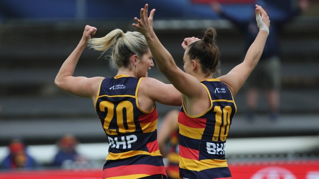 What the Kelly: Crow snaps truly to hit the front