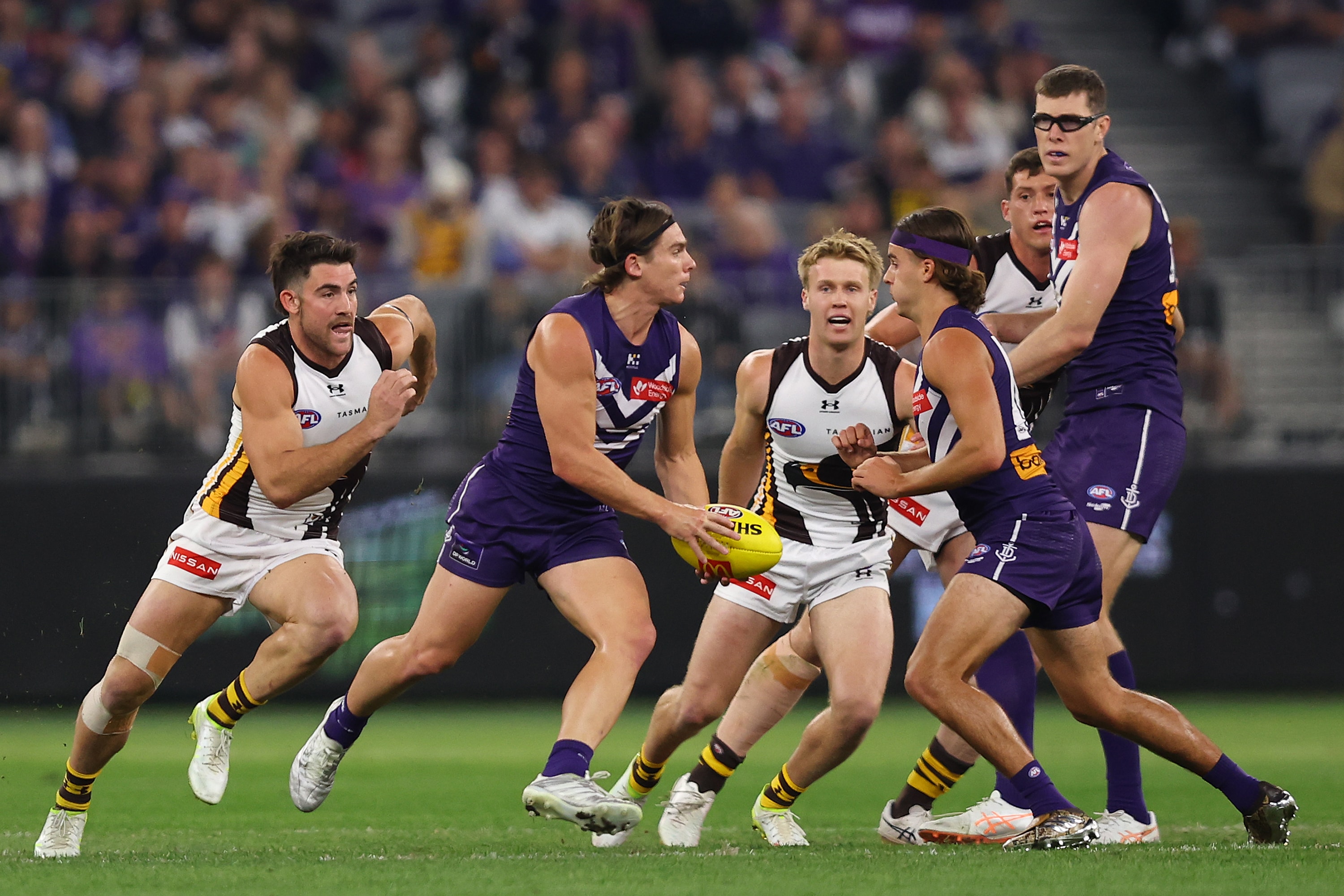 Dockers, Hawks lock in final teams for blockbuster. LIVE from 6.10pm AWST