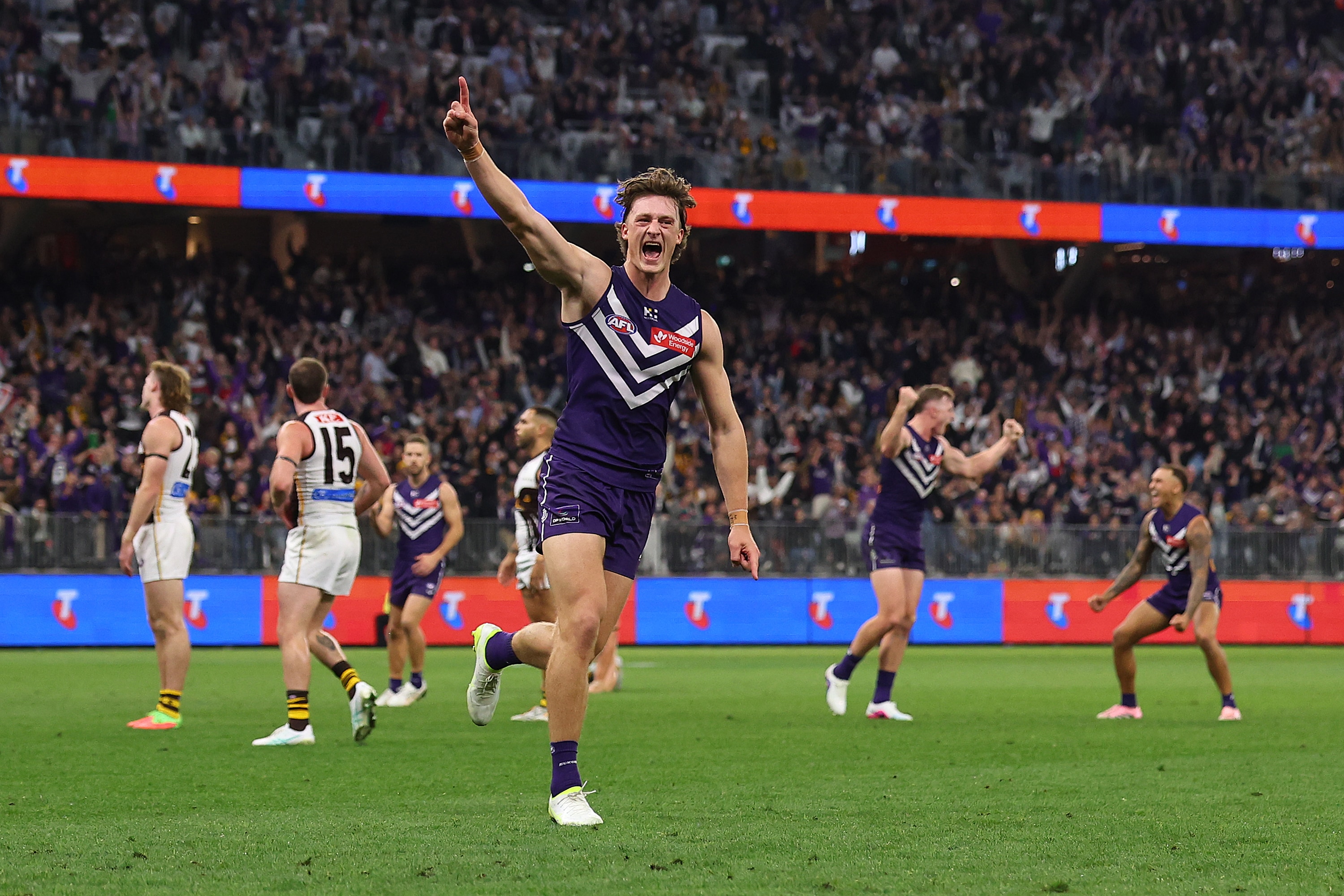 Brilliant Dockers surge past Hawks to win eighth straight