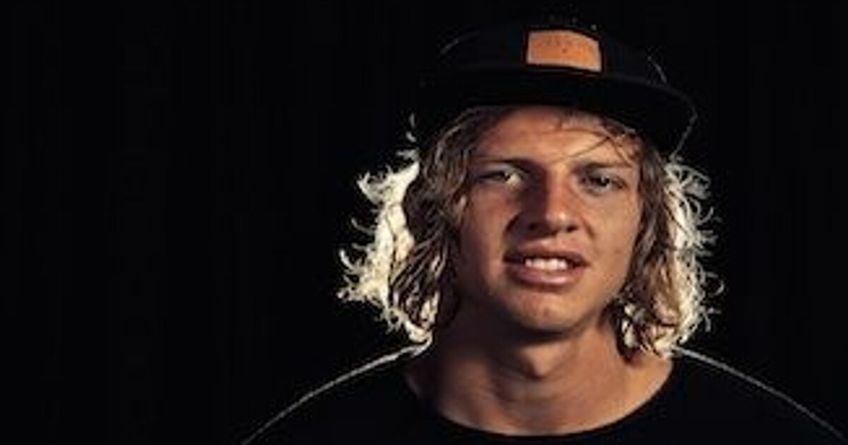 Fremantle star Fyfe returns to Lake Grace in a helicopter