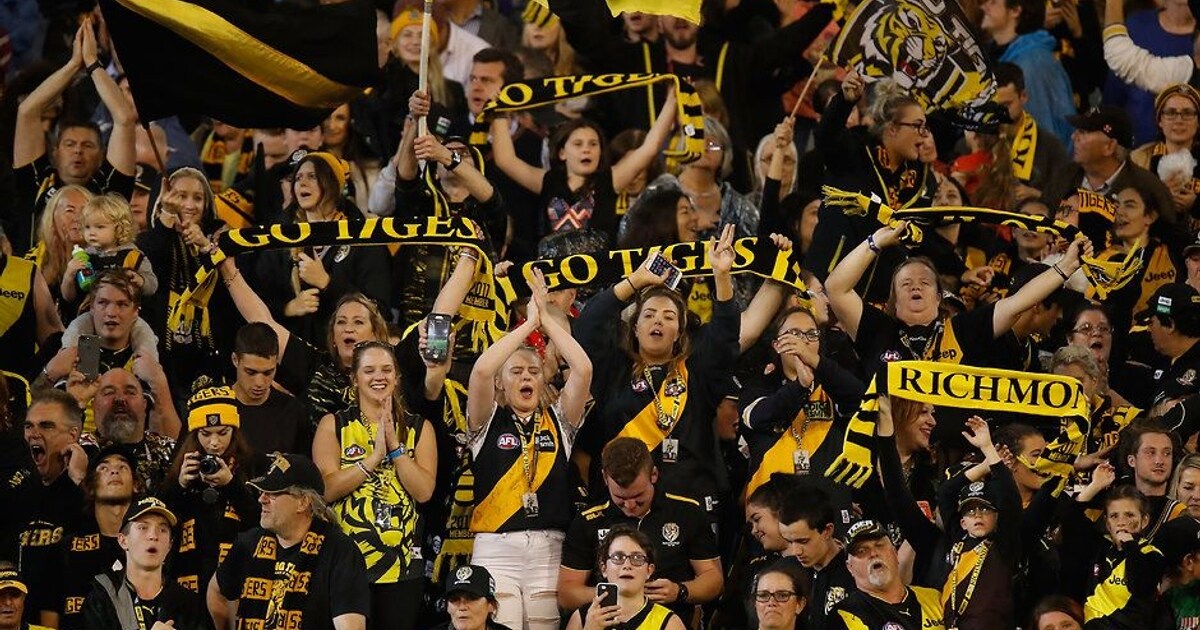 First female field umpire to make AFL debut