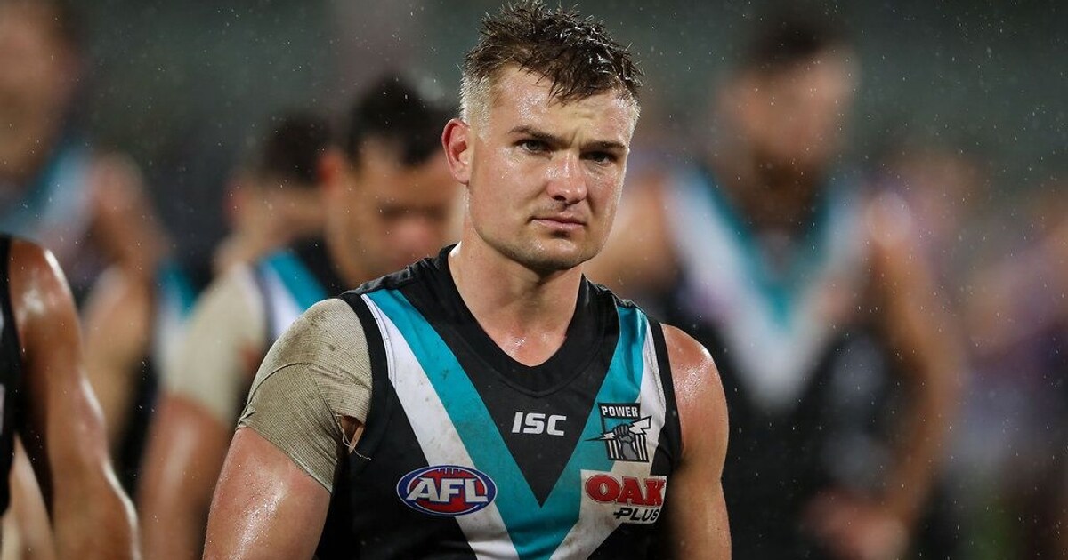 Is the bird dead or alive? Bevo gets theatrical for a famous Dog debut