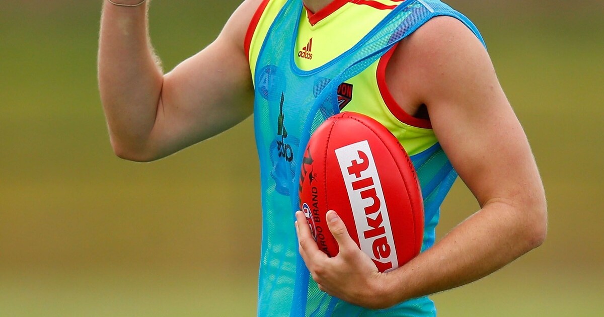 Dons sign Nick Kommer to new two-year deal