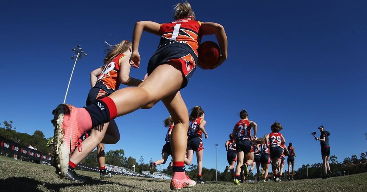 Hawks sharpshooter signs on for three more years