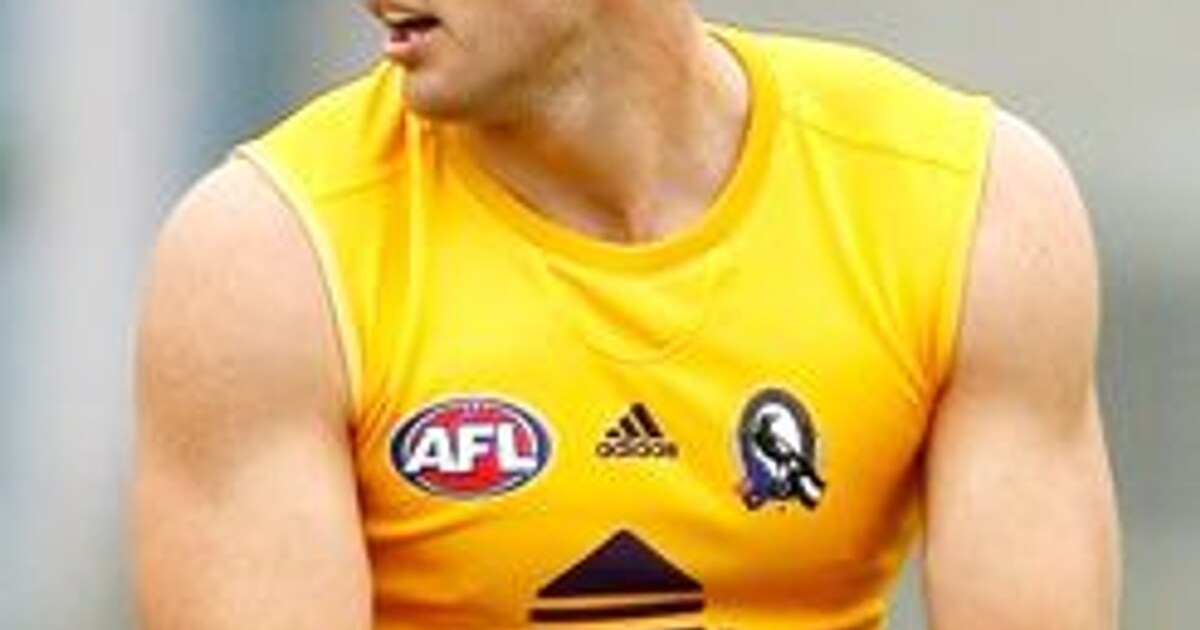 Jolly dominates scratch match