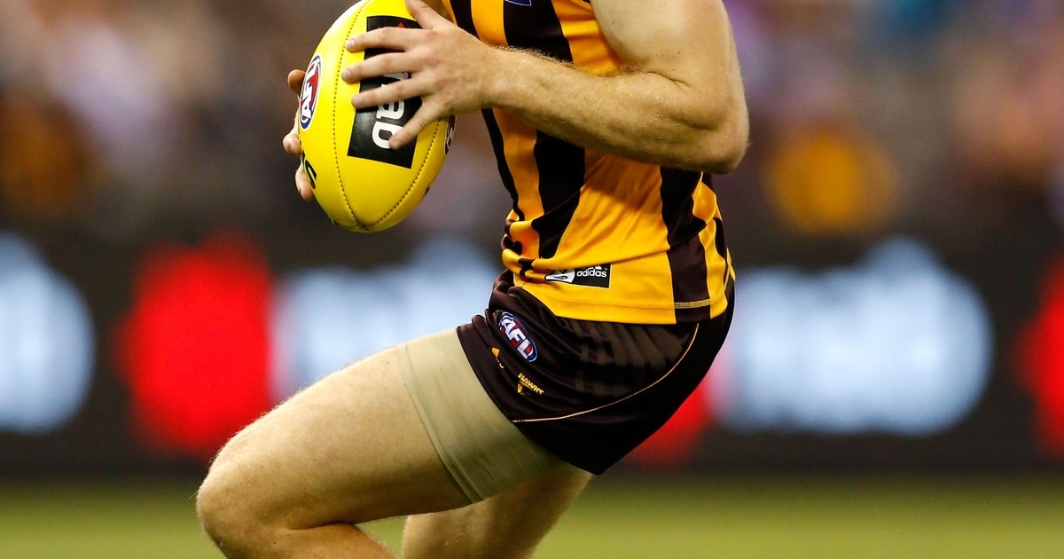 Hawk mid Liam Shiels to miss six weeks with fractured wrist