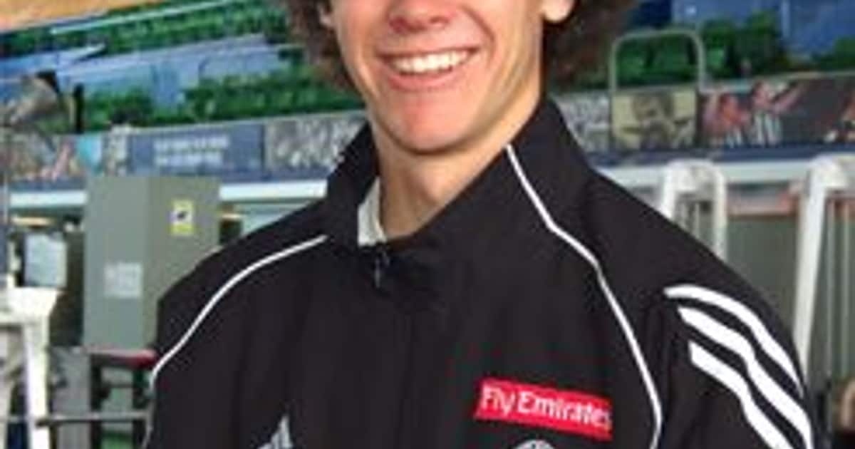 Reed signs for two years