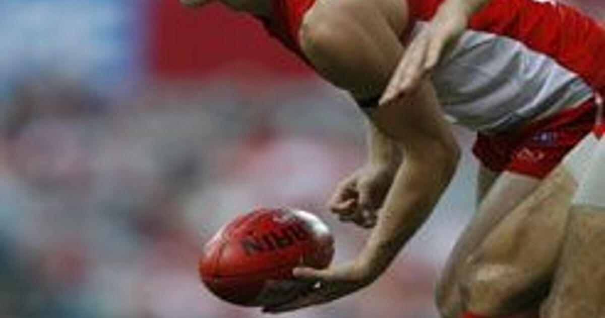 Hannebery commits to Swans