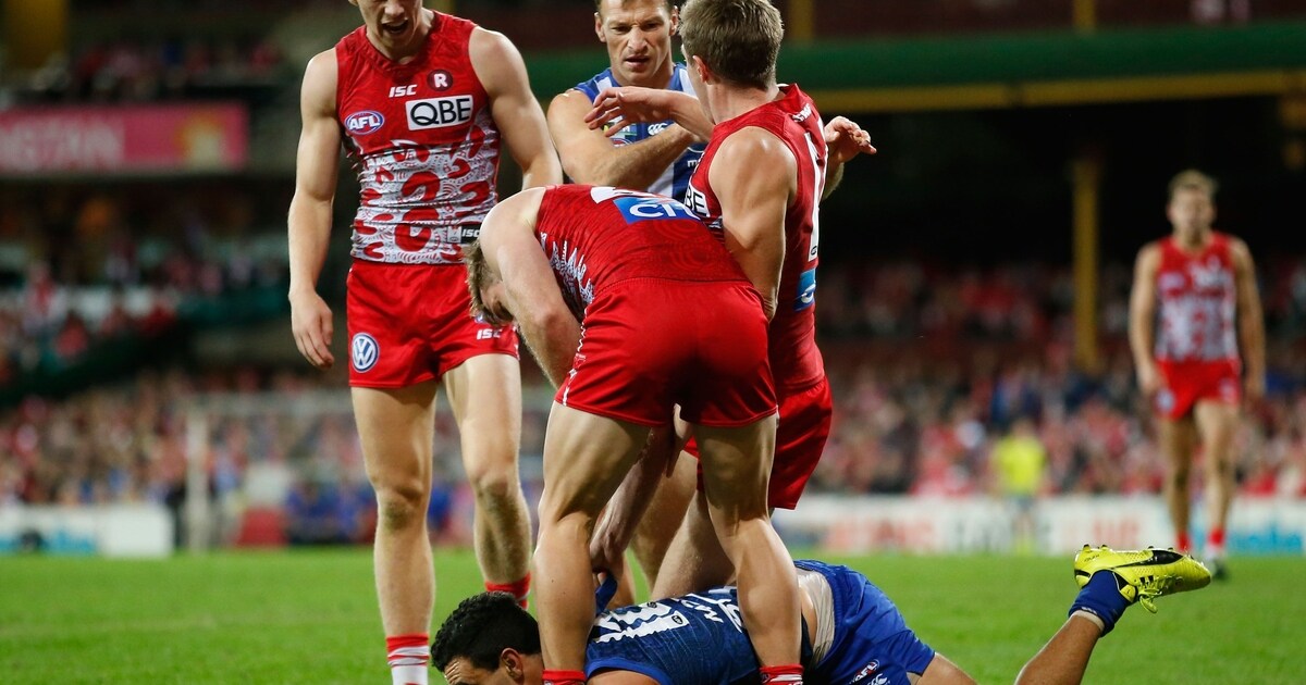 Kangaroos coach defends ducking 'poster boy' Thomas