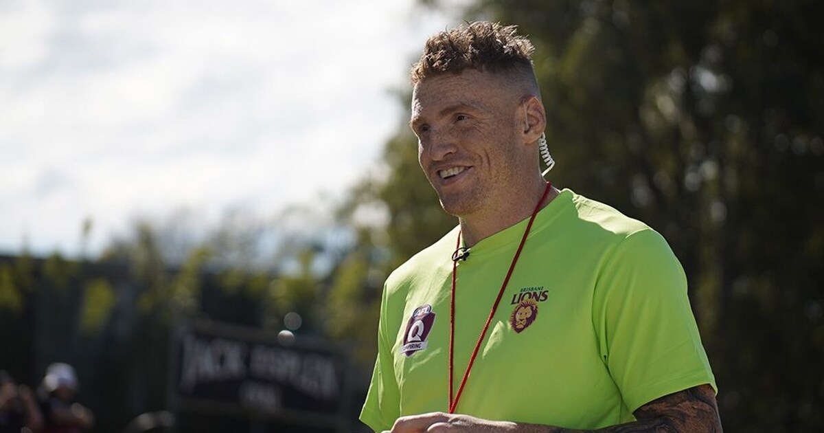 Mitch Robinson an umpire? Lions get a feel for whistleblowing