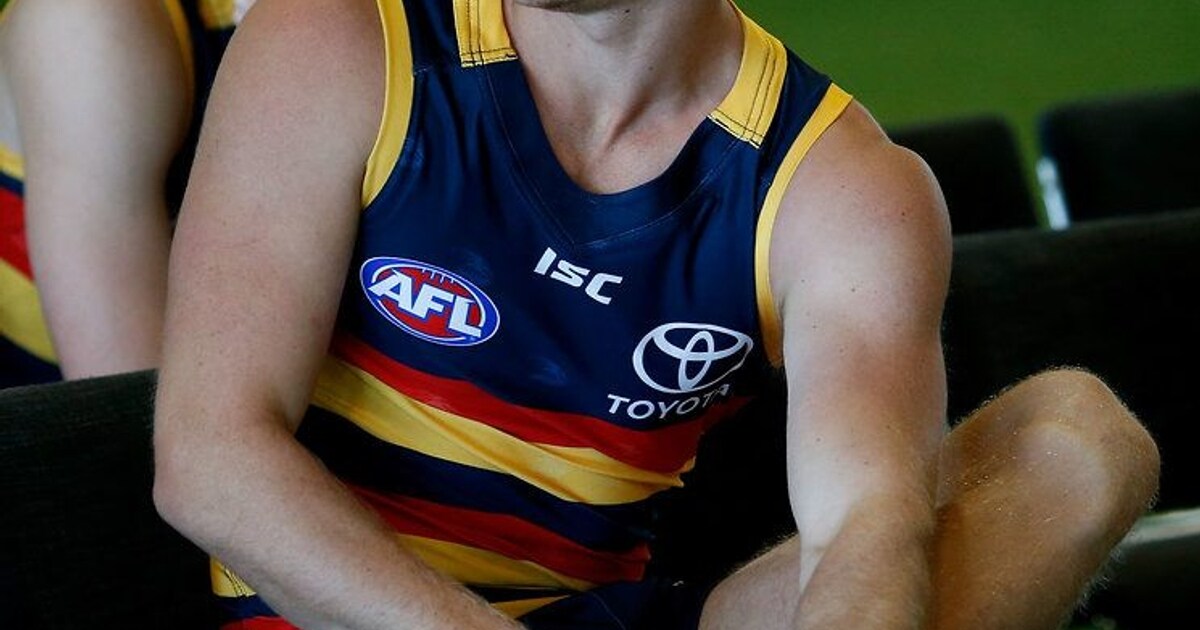 Star Crow fractures eye socket, in doubt for round one
