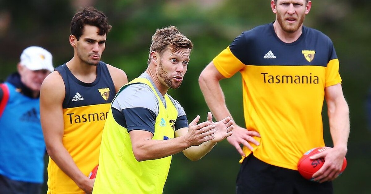 Mitchell back to Hawks' midfield in coaching shake-up