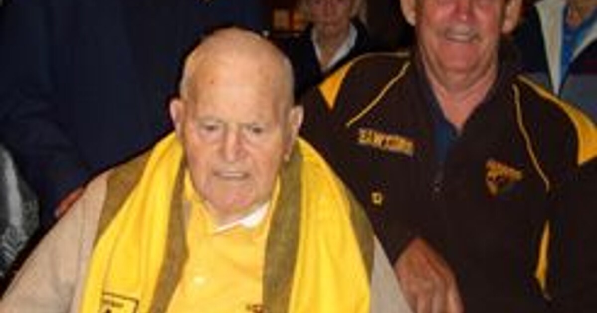 Hawthorn’s oldest Maybloom visits the Hawks Museum