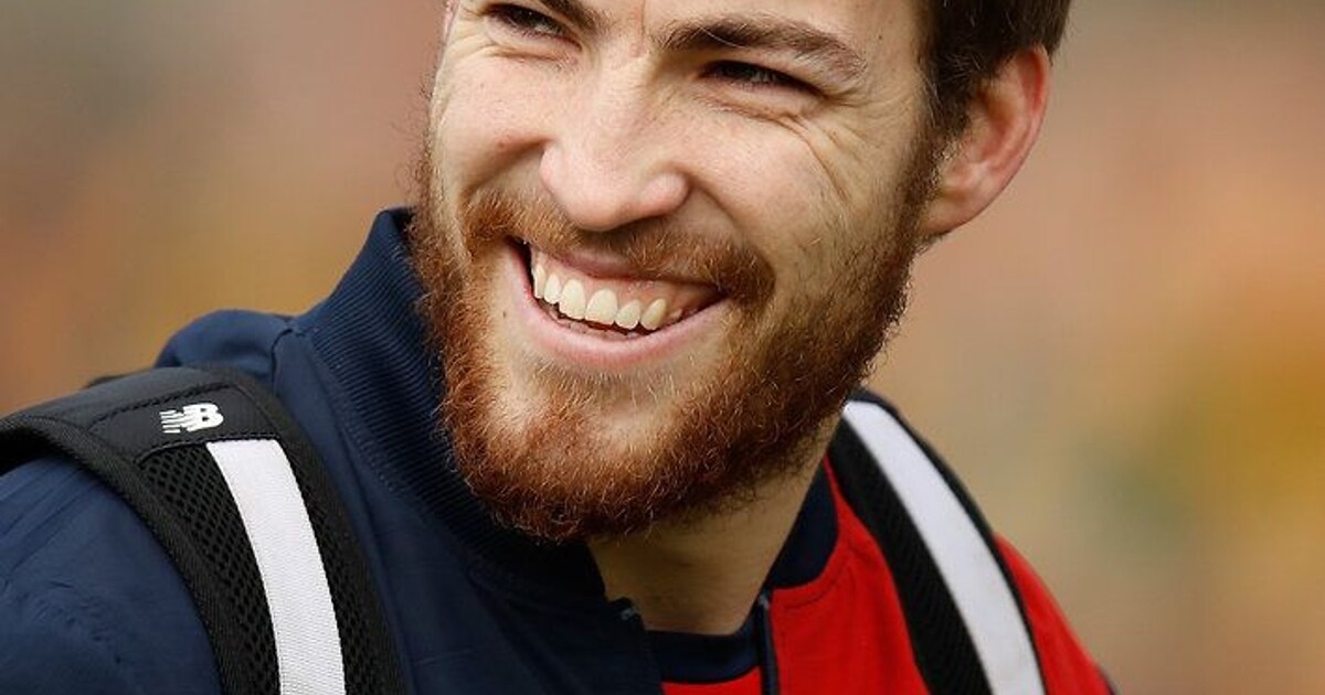 Hawks want Friday night lights to farewell Hodge