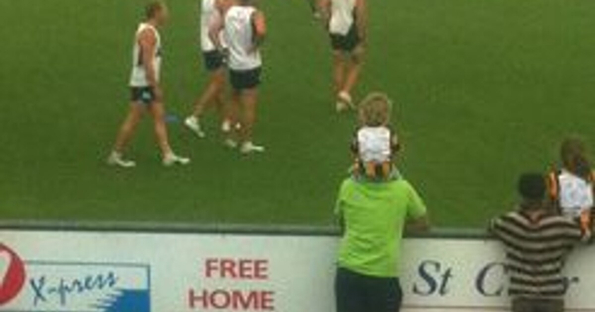 Hawks hit Queensland pre-season training camp