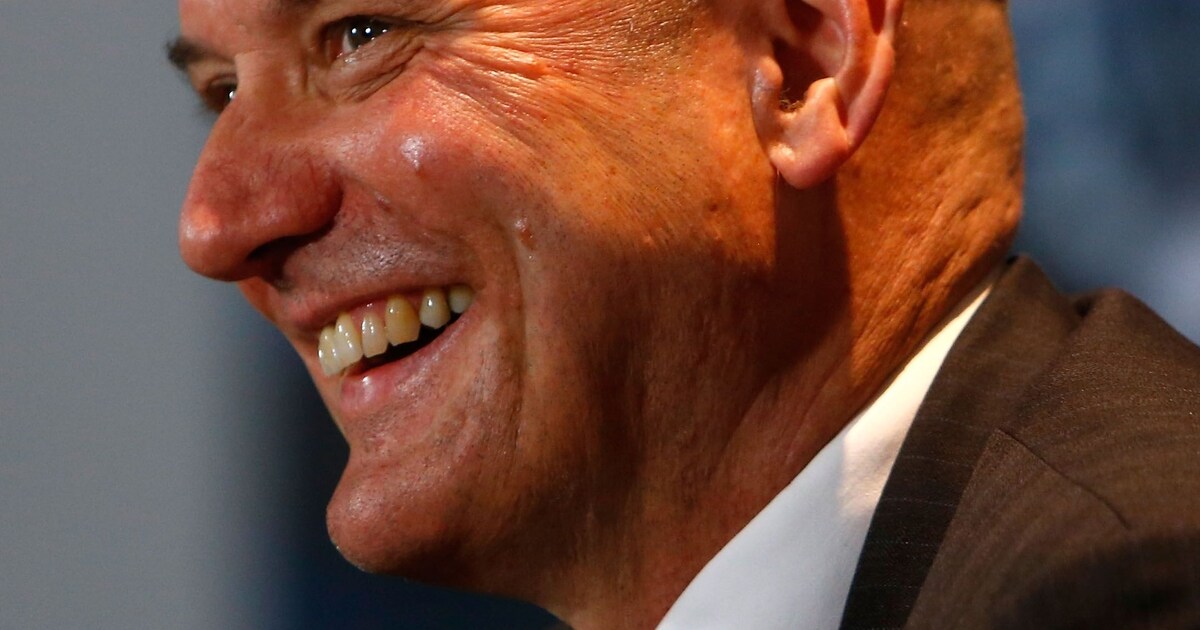 Melbourne CEO Peter Jackson re-signs for 2015